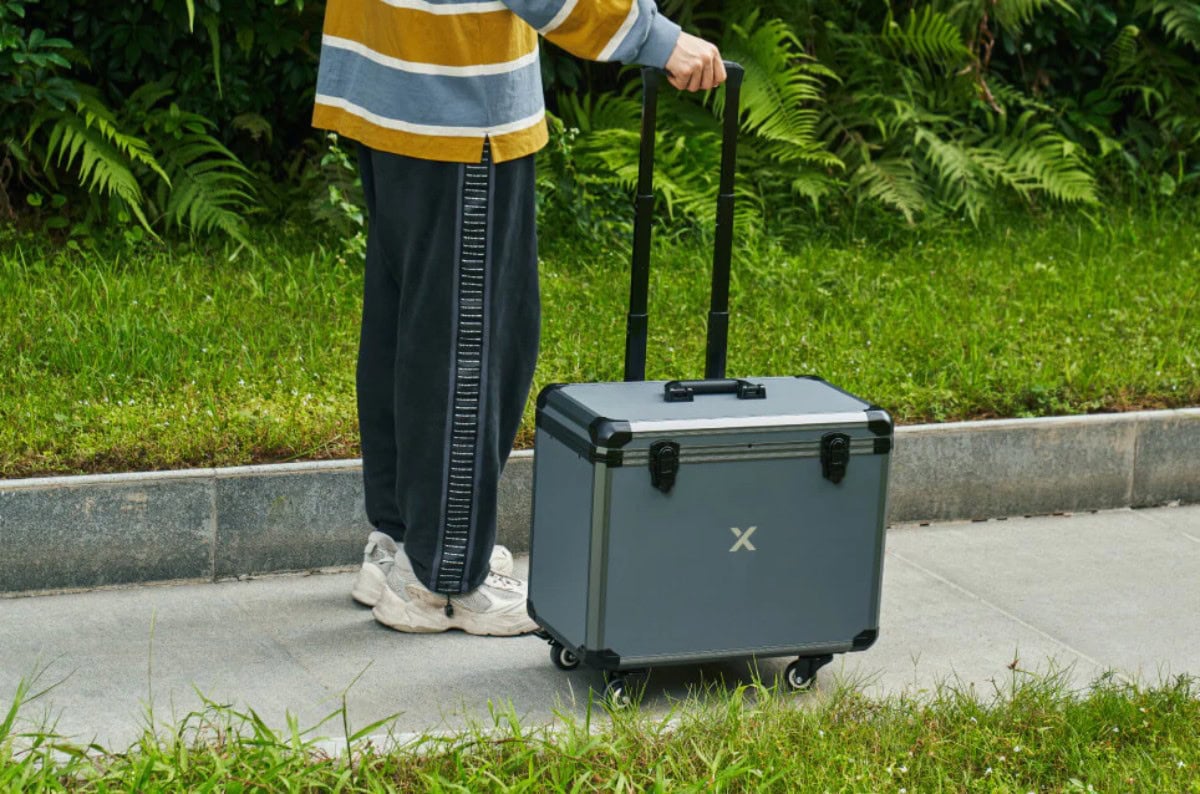 F1 Rolling Hard Case | Rigid mobile case with castors